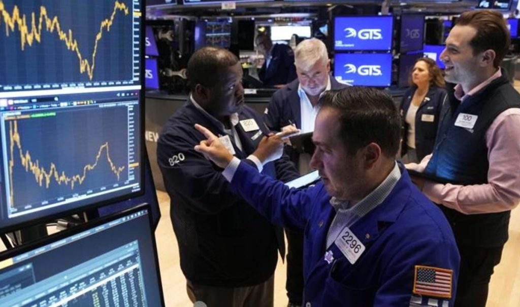 Nasdaq vs Dow: Diverging Paths in a High-Rate Environment - Market Mind